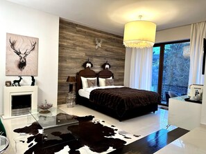 Quarto quádruplo conforto | Frigobar, Wi-Fi de cortesia, roupa de cama