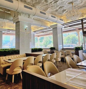 Quarto Deluxe, Vista para a cidade | Restaurantes