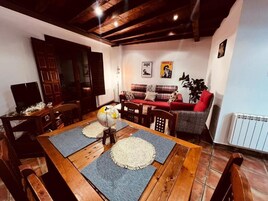 Apartamento, sacada, vista para a montanha | Opções para refeição