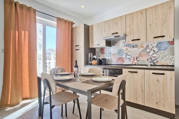 Best Location Sliema Tower Road Apartment - Valletta