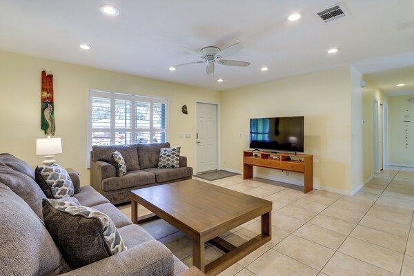 Screened Porch + Patio: Group Getaway In Palm Bay! - Melbourne Beach, FL
