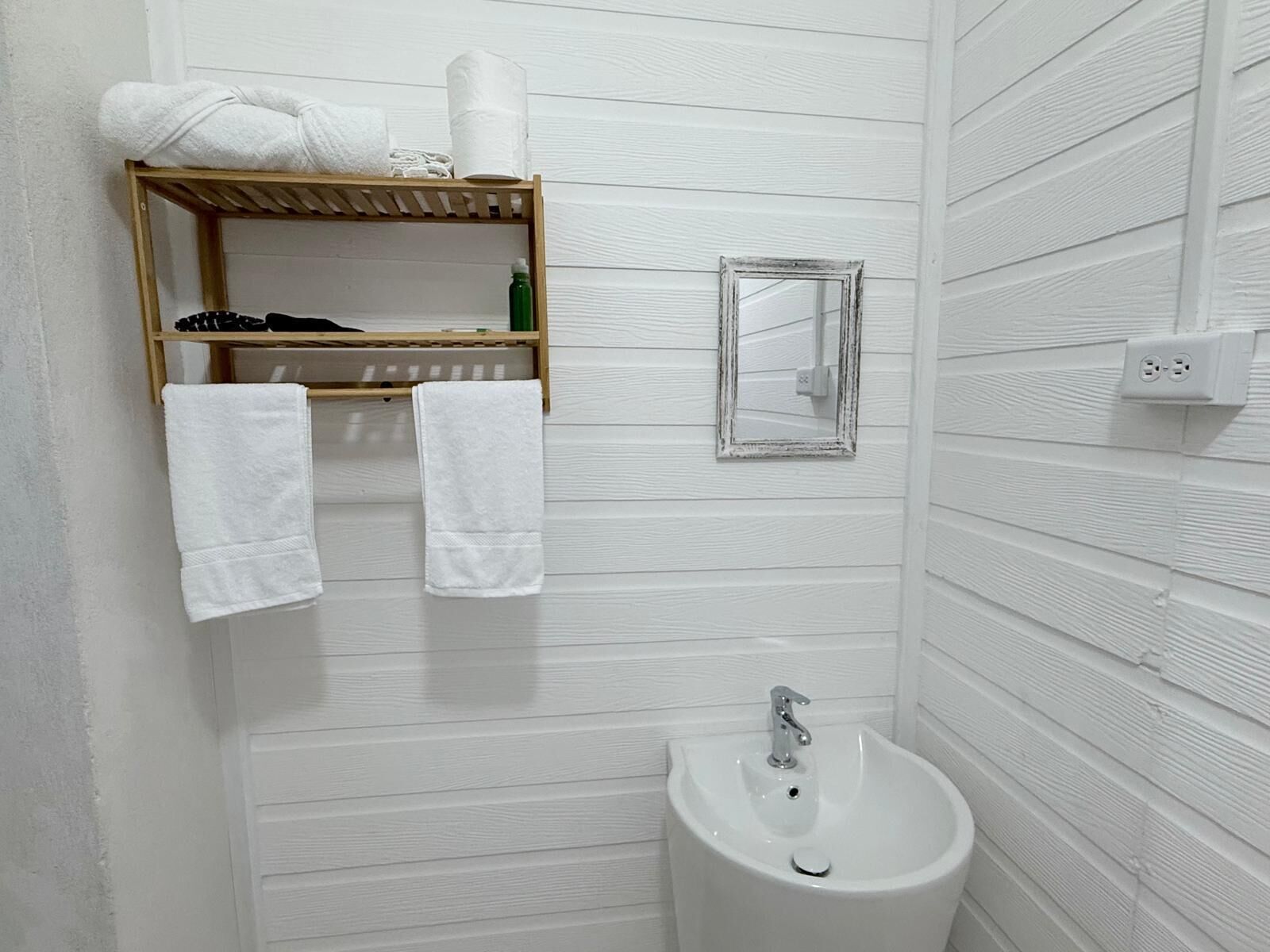 The Coral Room Cozy 1 Bedroom With Kitchen On Carlisle Bay - Barbados