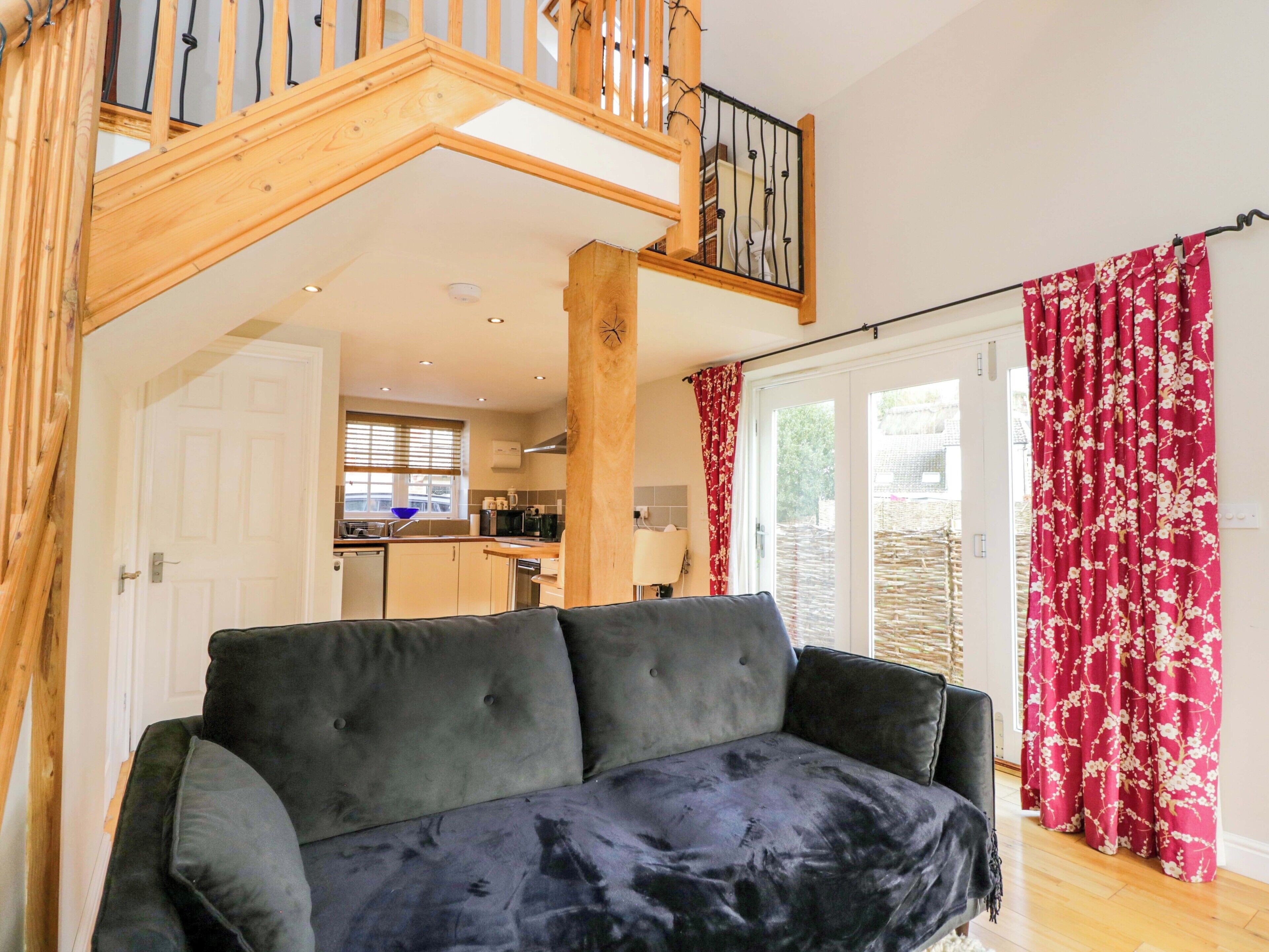The Barn At Myrtle Cottage, Pet Friendly, With A Garden In Aldbourne - Marlborough
