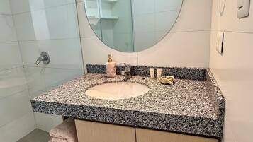 Apartamento clássico, vista para a cidade | Banheiro