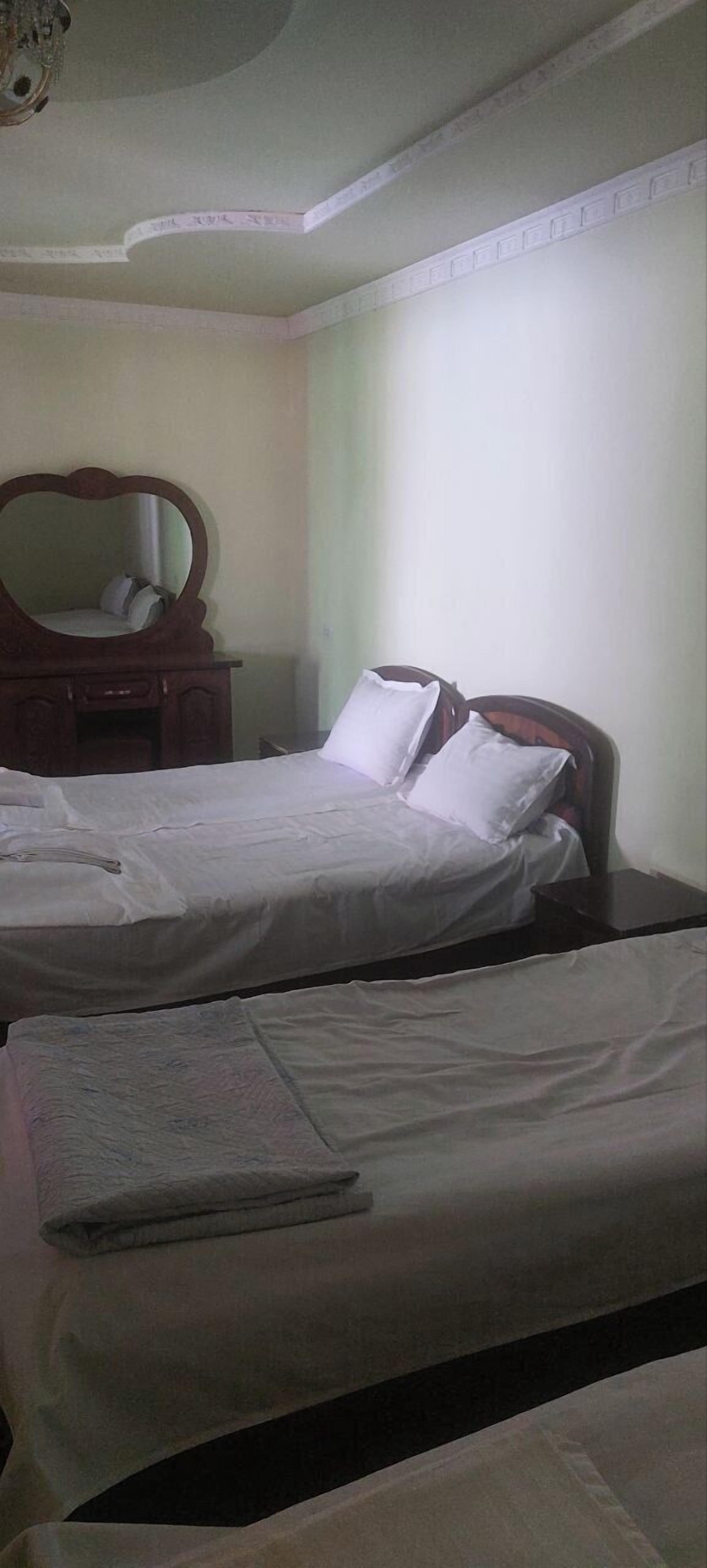 Quarto quádruplo conforto, sacada, vista para a cidade