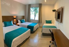Quarto Triplo Clássico, Vista para a cidade | Wi-fi grátis, acesso para cadeira de rodas