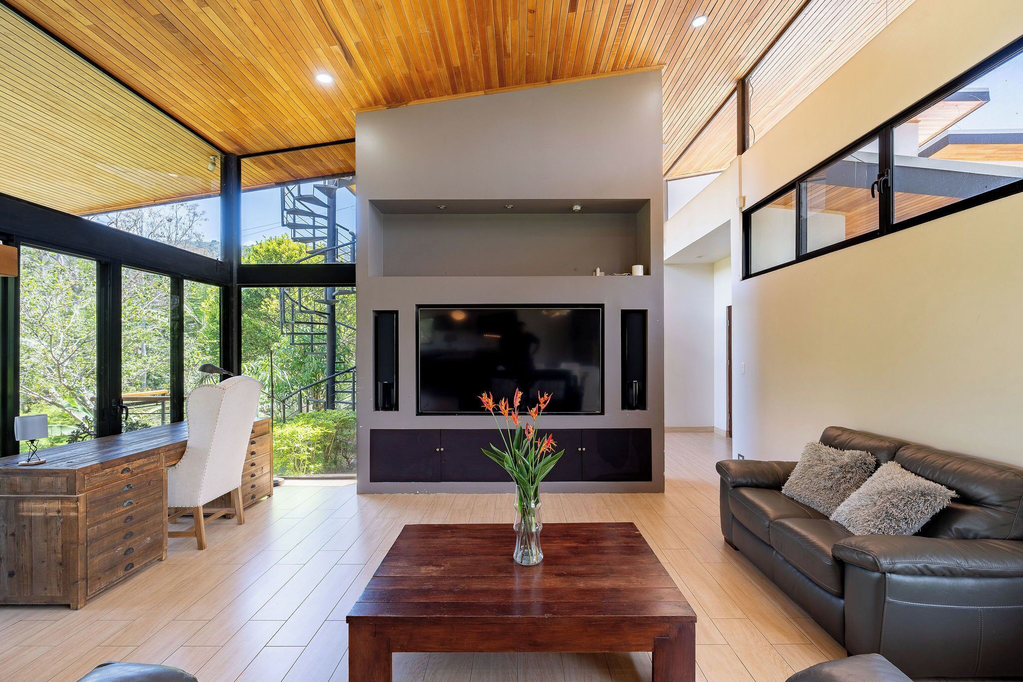 Infinity Pool  Gated 2-acre Tropical Estate  Minutes From Downtown Turrialba - Turrialba