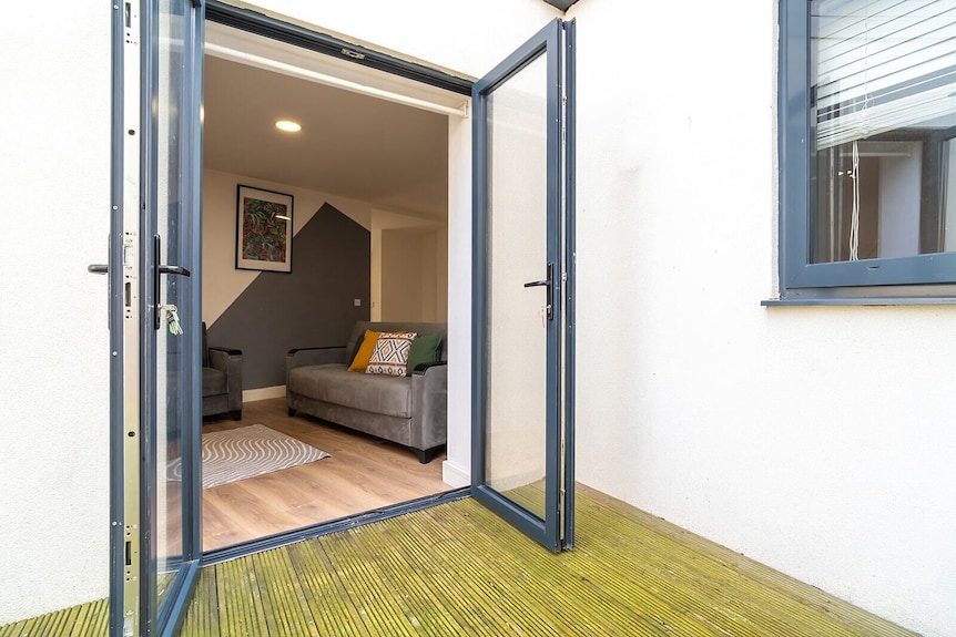 Luxury 2br Apartment | Balcony | Free Parking | 5min To Docks | Sleeps 6 - Gloucester