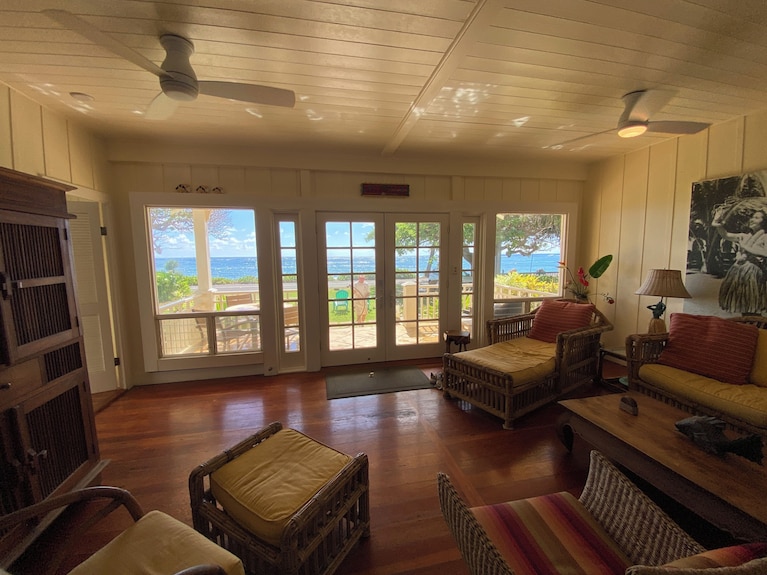 Dazzling Oceanfront Views In A Relaxing Vintage Cottage - Kauai, HI