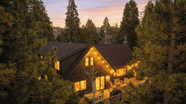 Bernina By Avantstay A-frame Cabin + Game Loft + Fireplace + Deck Near Lake Arrowhead - 캘리포니아