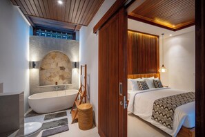 Vila luxo, 1 cama King, piscina particular | Banheiro | Secador de cabelo, toalhas de banho, sabonete, shampoo