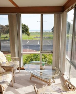 Quarto Duplo ou Twin Deluxe, varanda, vista para o mar | Interior