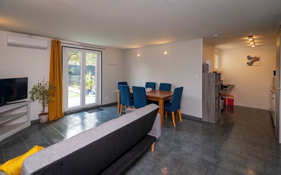 Modern, New, Stylish, 3 Bed, 2 Bath, Self Catering Gite. Private Garden & Pool! - Le Boulou