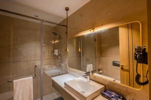 Quarto Duplo Standard | Casa de banho