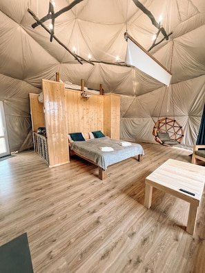Suite de Luxo, lanai (alpendre havaiano), vista para a montanha | Cofre no quarto, secretária, cortinas/cortinados opacos, Wi-fi grátis 