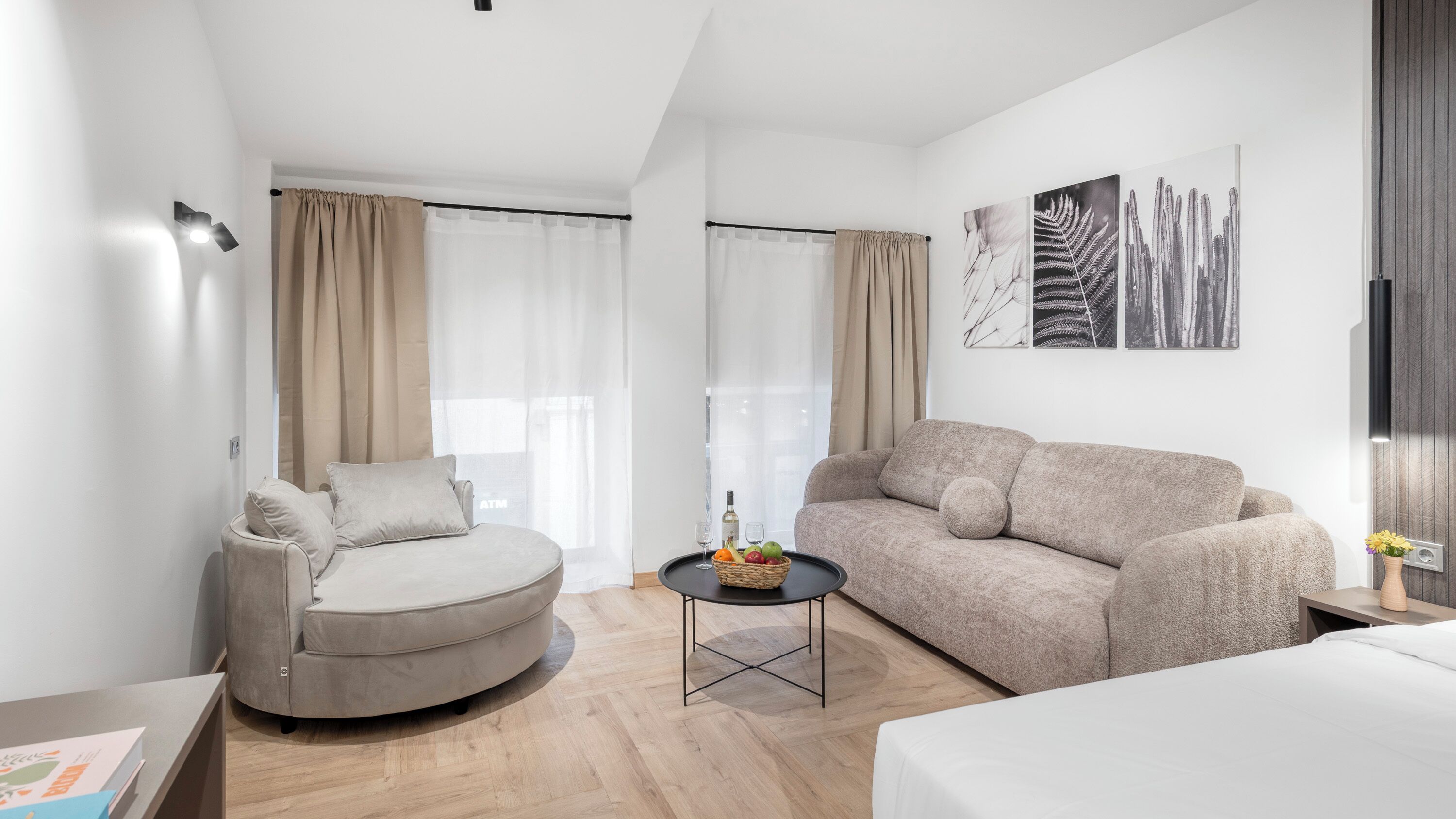 Junior Suite with semi city view