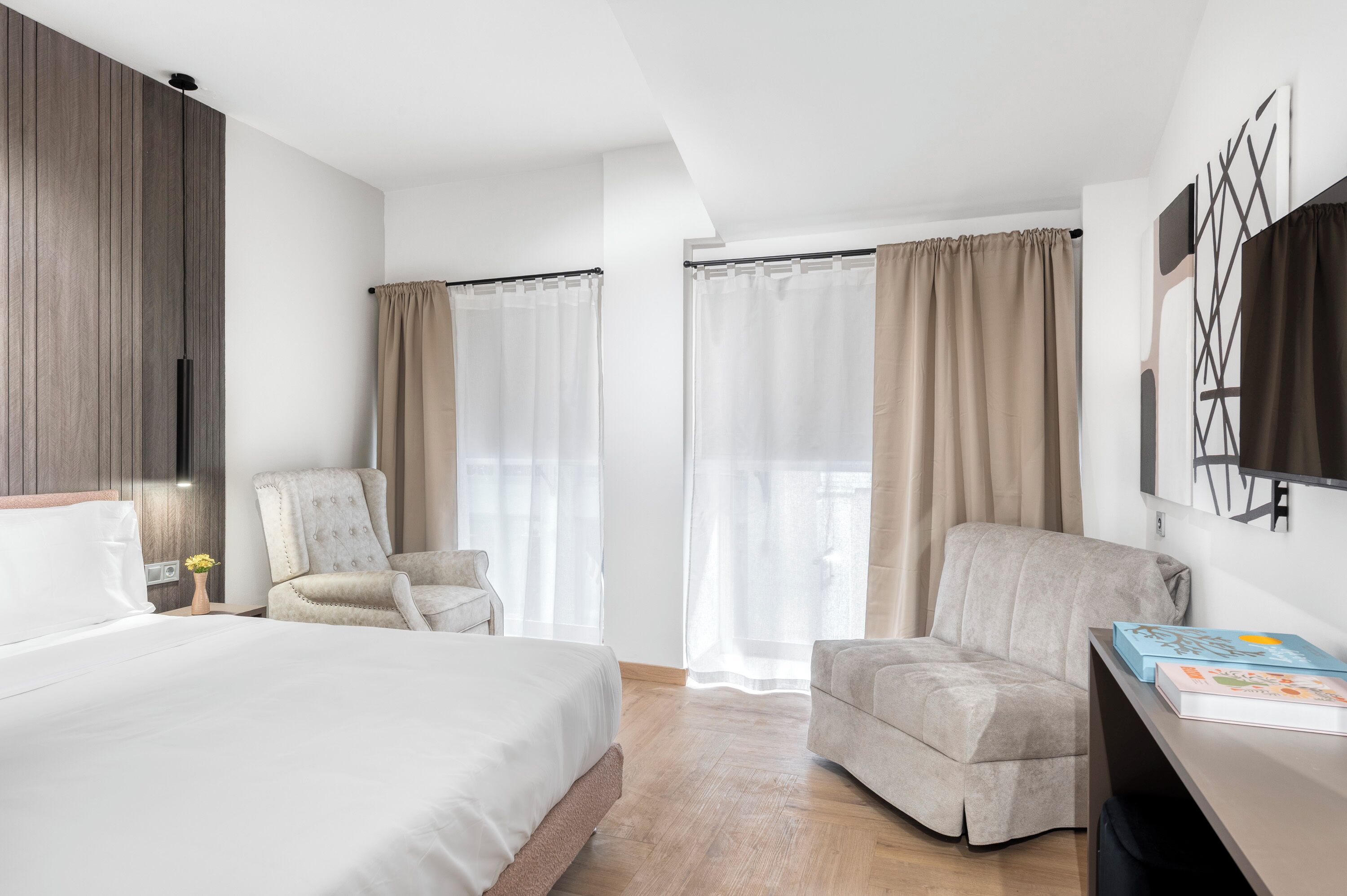 Classic Suite with semi city view