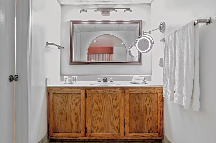 Clean & Updated Room Just 6 Miles From Red Rock State Park With Onsite Ev Charge - Sedona, AZ