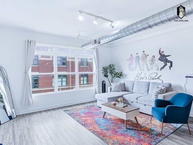 `Elvis - The Legend` Loft - Steps From Attractions - Memphis, TN