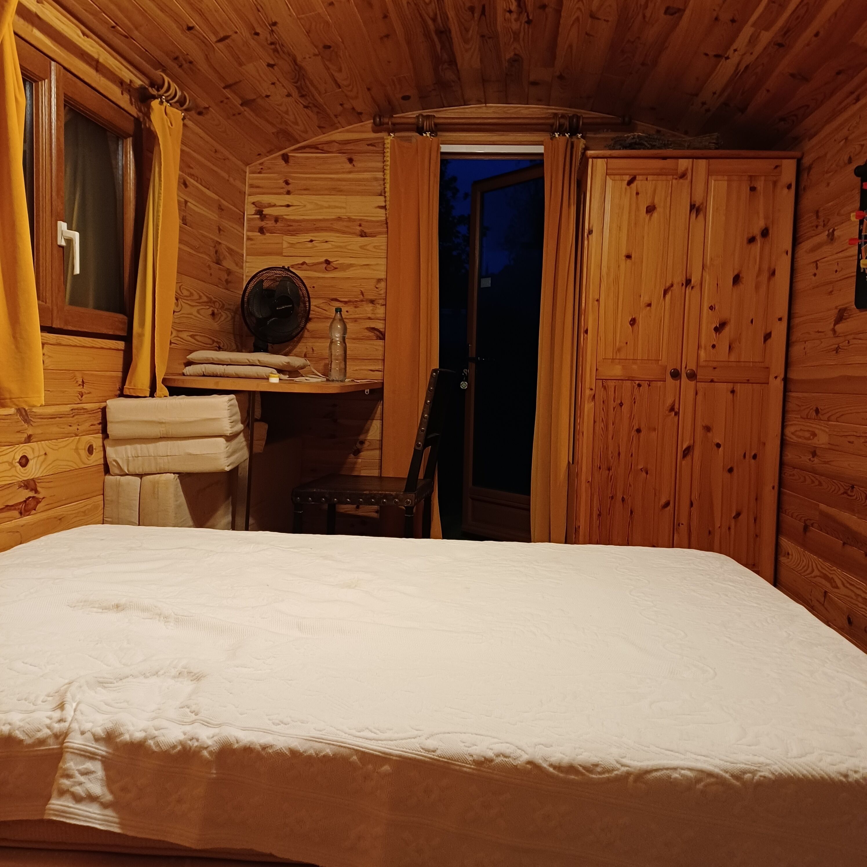 Caravan In Farmhouse - Fontvieille