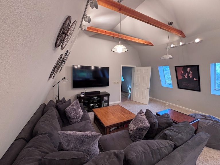 Private Farmhouse Retreat On 2.6 Serene Acres With Private Fitness Studio - Sammamish, WA