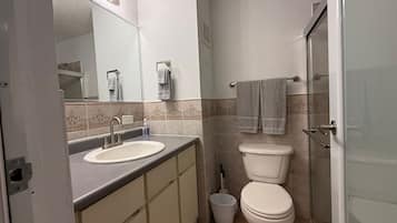 Apartamento, sacada, vista para a montanha | Banheiro