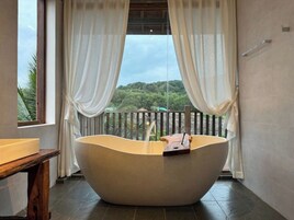 Villa Familiar, varanda, vista para o jardim | Casa de banho