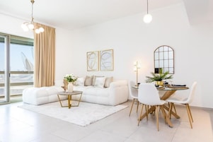 Apartamento, varanda, Vista para a cidade | Sala de estar