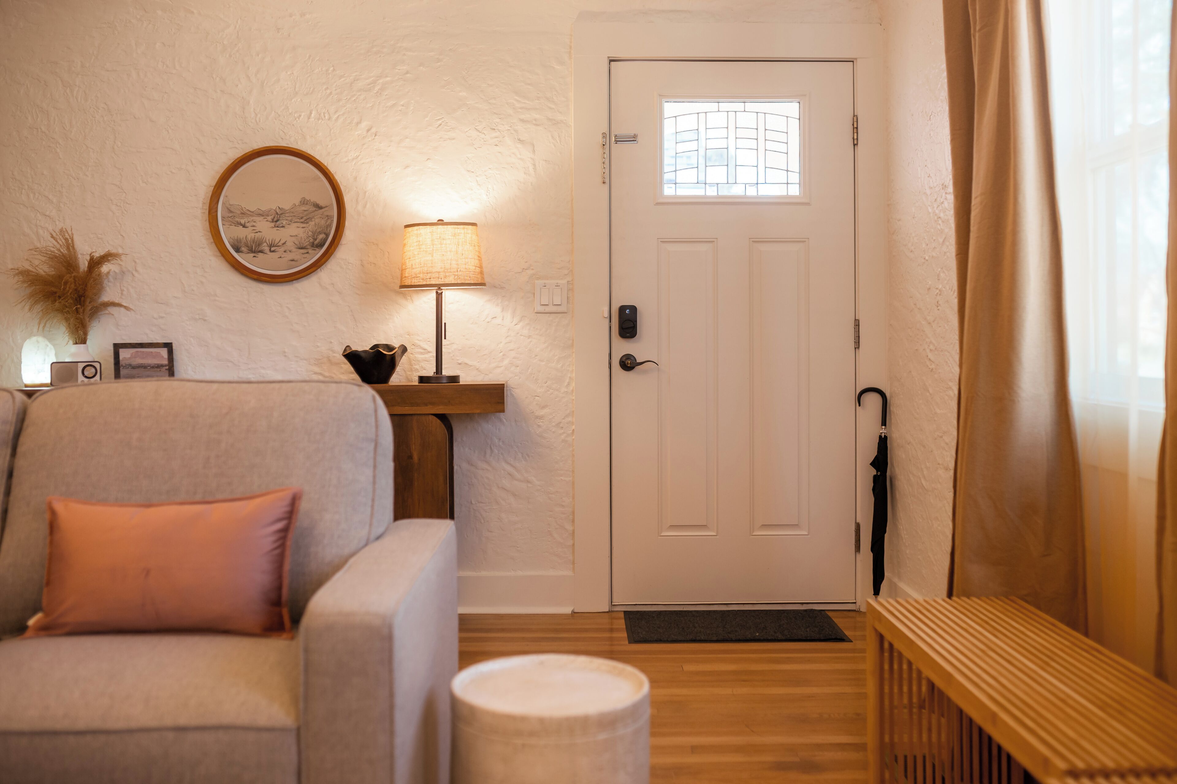 Cozy Santa Feinspired 2br Retreat With Queen Beds, Sofa Sleeper, Soaking Tub, Fireplace, And Large Fenced Backyard. Great Location Near Medford, Jacksonville Wineries, And Ashland. - Medford, OR