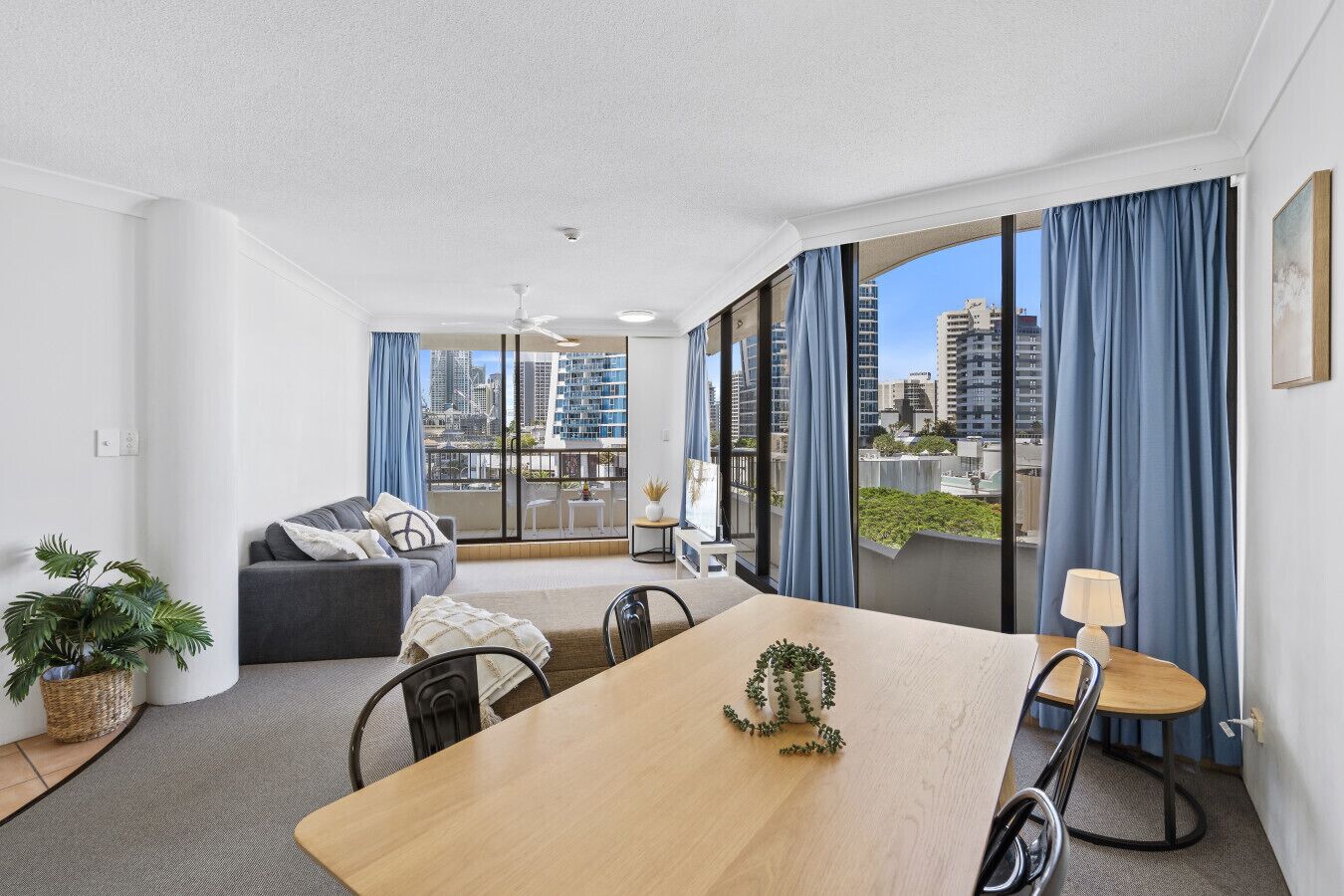 Modern 1-bedroom Apartment In The Heart Of Surfers Paradise - Broadbeach