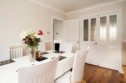 Room-private Double Room Ensuite in Ches