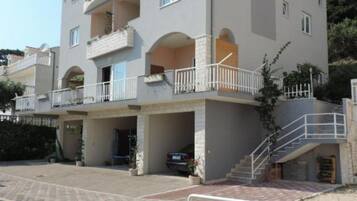 Apartamento (TwoBedroom Apartment with Loggia and ) | Exterior