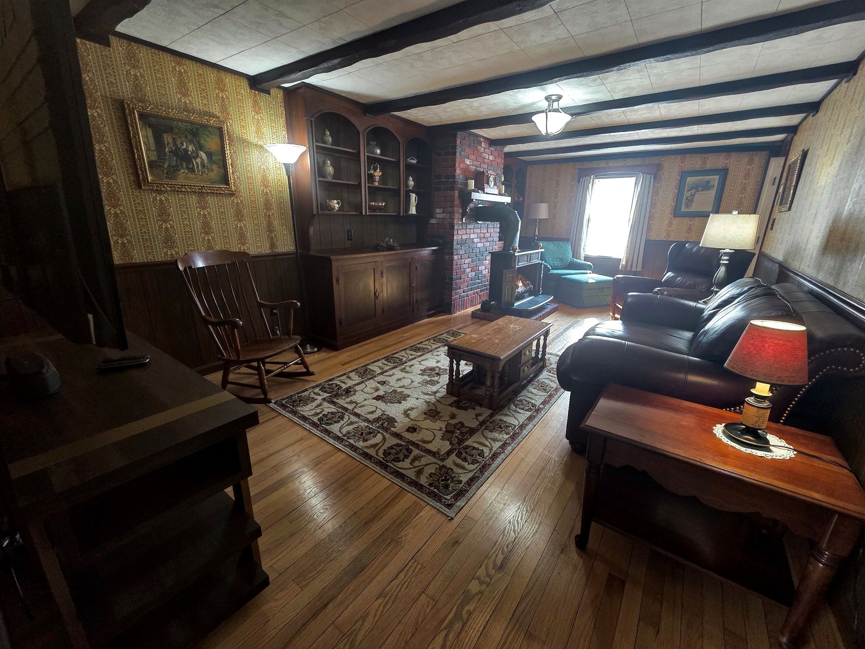 The Baker Farmhouse | Hot Tub  Fast Wifi  Hiking Nearby - Stanley, VA