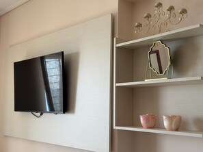 Quarto casal standard | Cofres nos quartos, individualmente decorados