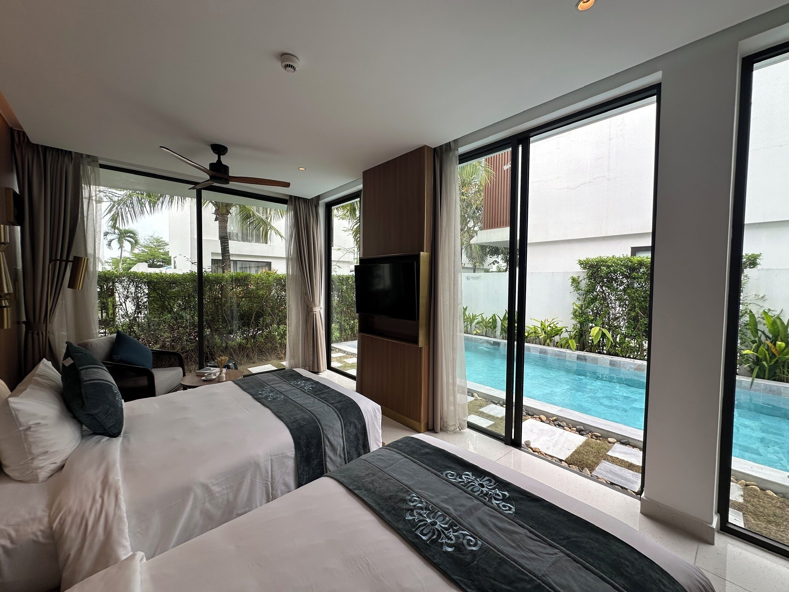 Villa de Luxo, piscina privativa, vista para o jardim