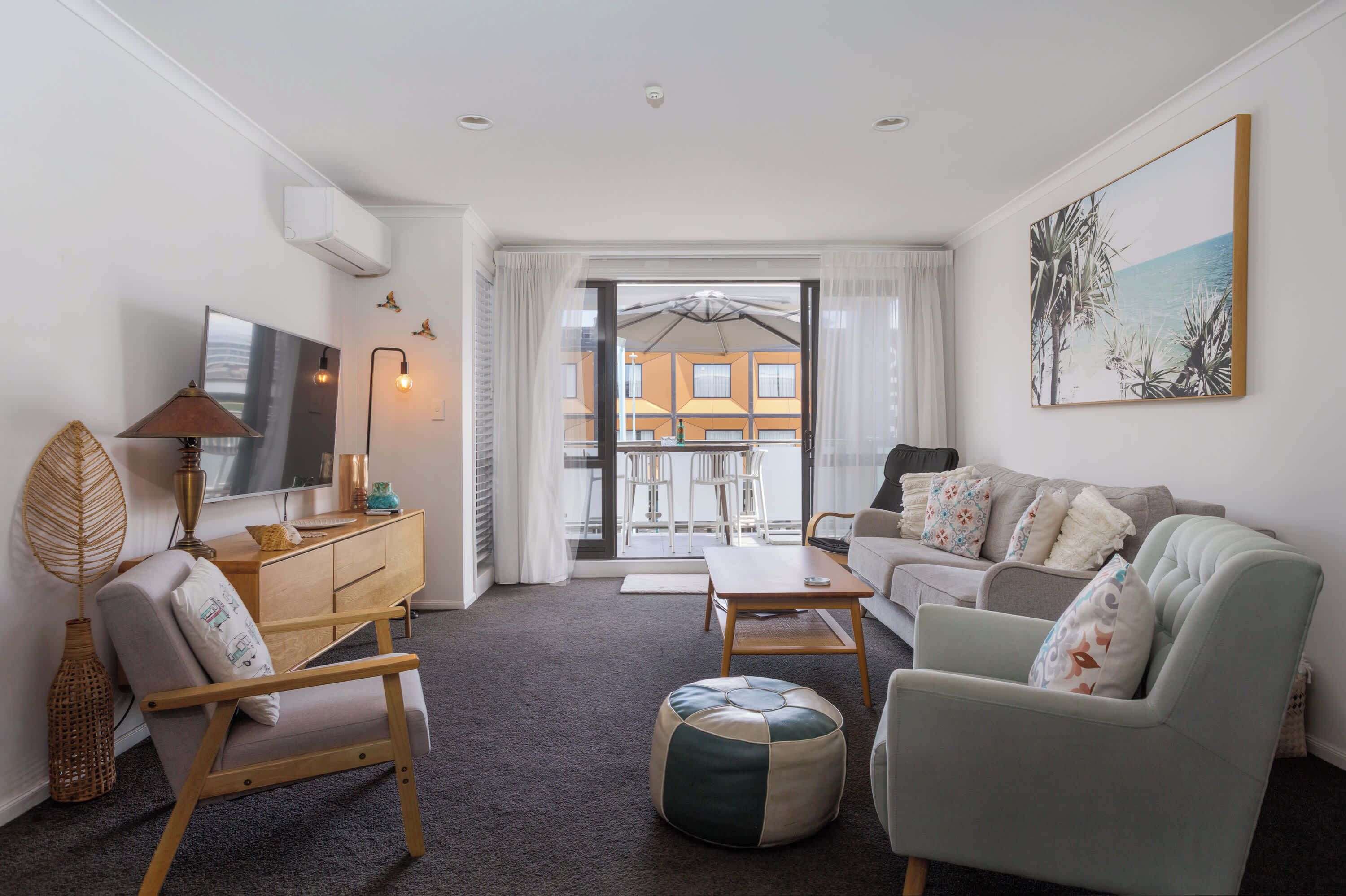 Elevated Mount Location, Beach, Shops, 2 Car Parks - Mount Maunganui