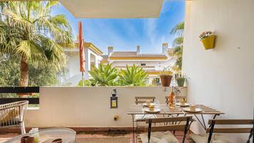 Apartamento Familiar, vários quartos, 2 casas de banho, junto à montanha (Calanova Grand Golf) | Refeições ao ar livre