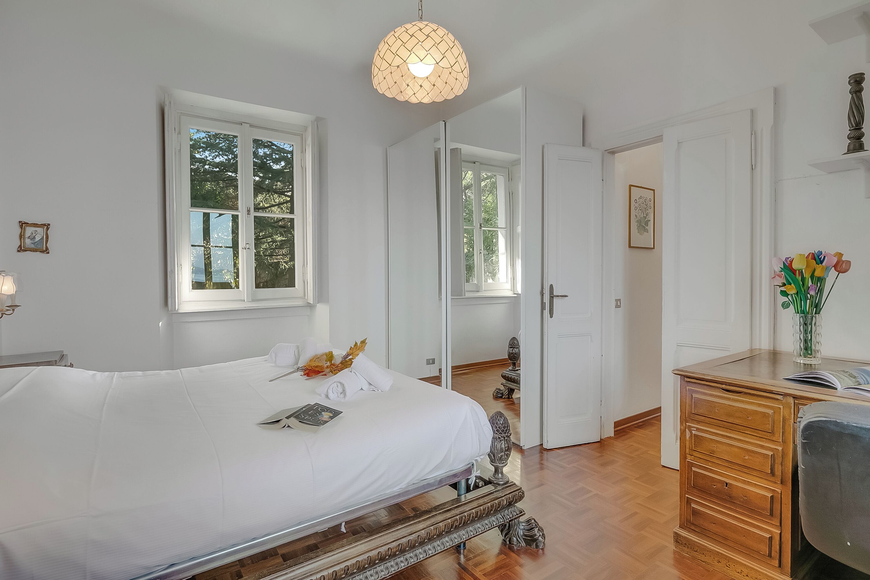 Vila standard, vários quartos, 2 banheiros, ao lado do lago (Villa Incanto Sul Lago Lake Front) | 3 quartos, Wi-Fi de cortesia, roupa de cama
