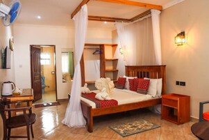 Quarto Duplo Superior, vista para o jardim | Secretária, ferro/tábua de engomar, Wi-fi grátis 
