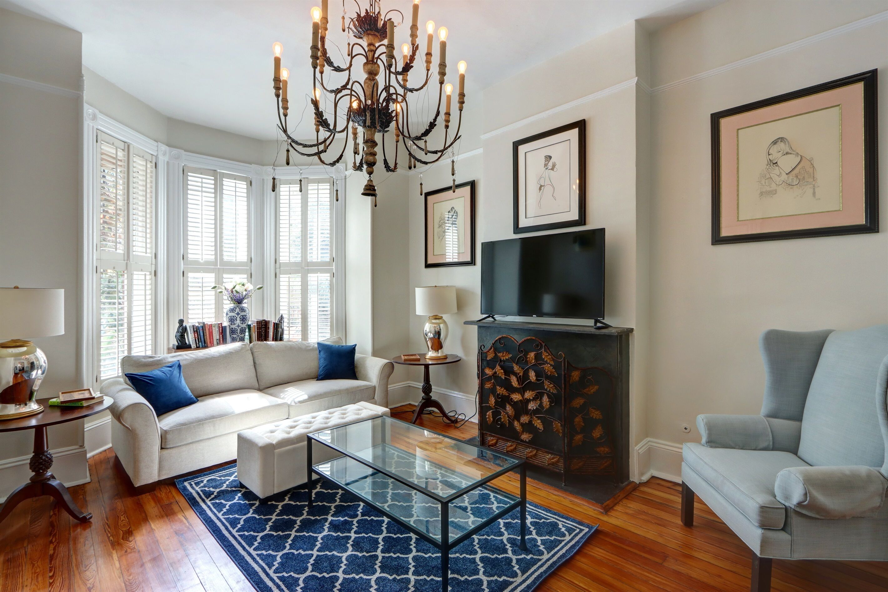 Victorian Experience | Sleeps 6, Garden, 2car Garage, Walk To Downtown - Savannah, GA