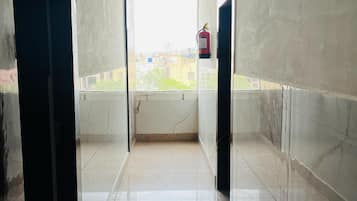 Quarto casal luxo, sacada, vista para a cidade | Terraço/pátio