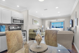 Apartamento em Condomínio Fechado, 1 cama queen-size e sofá-cama (Sunset Harbor Palms 2-304) | Interior