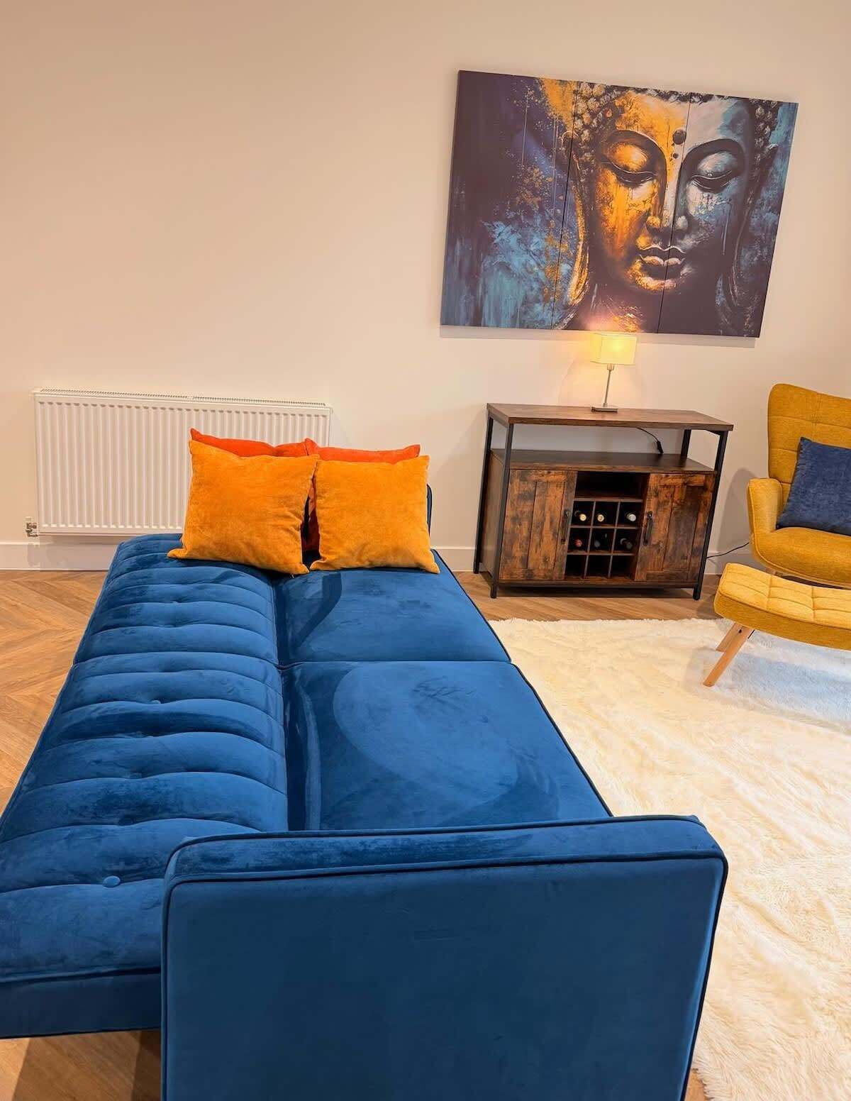 Contemporary Central Henley Apartment With Balcony - Henley-on-Thames