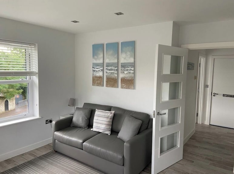 Bournemouthholidayapartments\n5 Minutes From Beach\nswimming Pool, Gym, Spa Access - Bournemouth