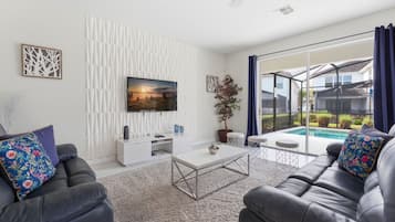 Casa (6 Bedrooms) | Sala de estar | Smart TV de 50 polegadas com canais por cabo