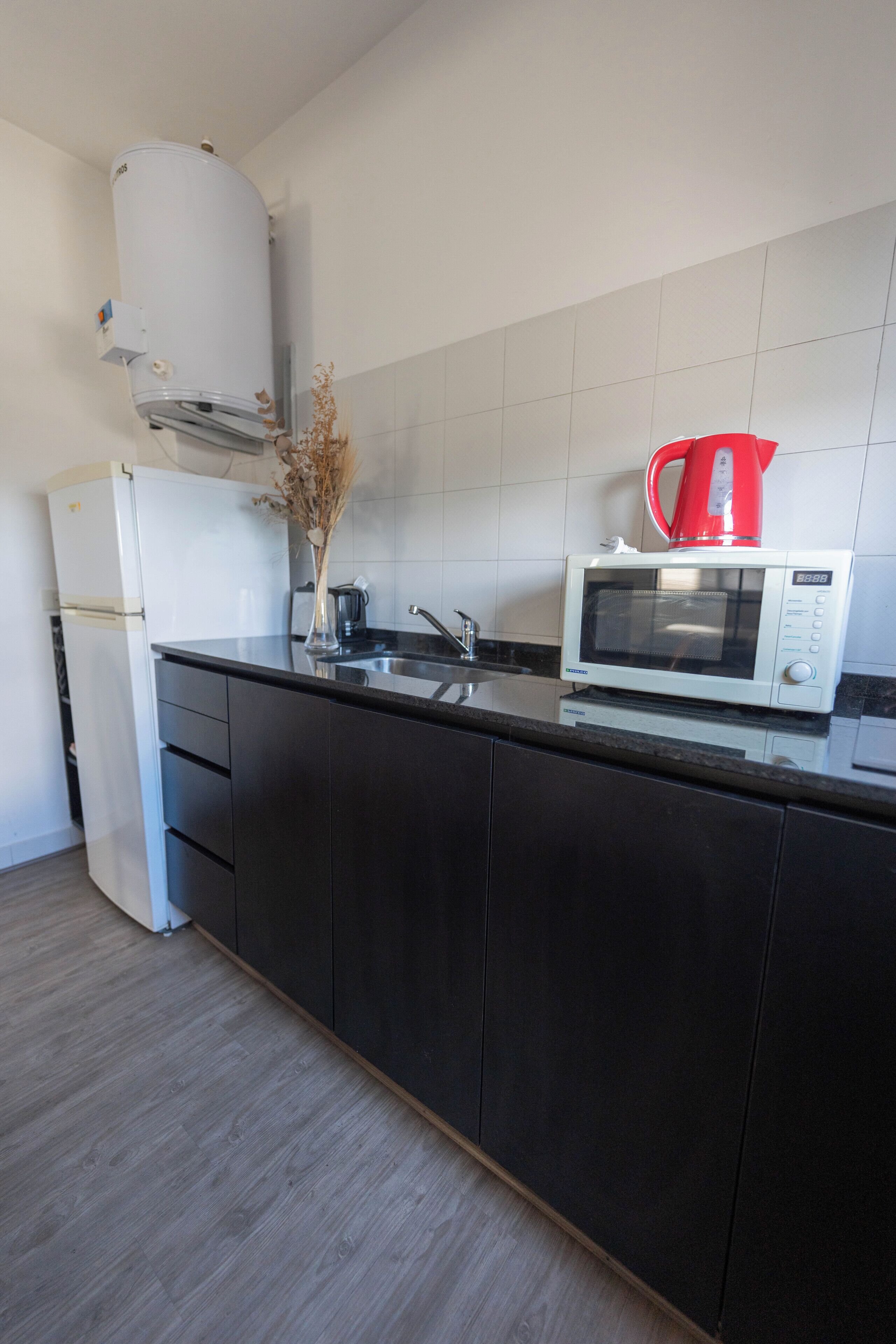 Apartamento, Vista para a cidade | Cozinha privada | Minifrigorífico, utensílios de cozinha 