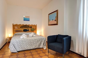 Apartamento | Ferros/tábuas de passar roupa, Wi-Fi de cortesia, roupa de cama