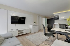 Apartamento Comfort, varanda | Sala de estar