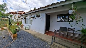 Casa clássico, varanda, vista para o pátio | Área de estar