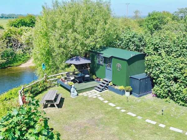 Salthaven Shepherds Hut - East Sussex